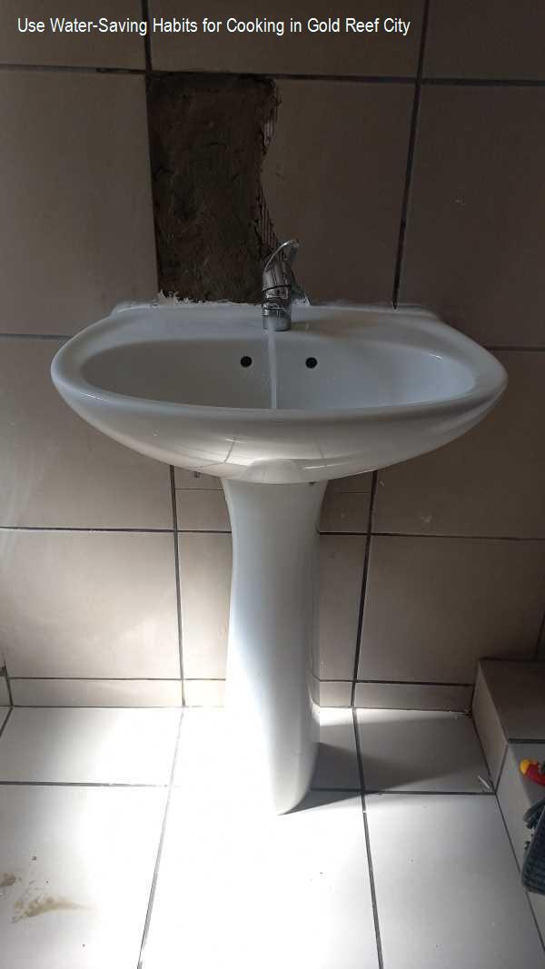 How do I reduce water usage to lower my bills in Gold Reef City?